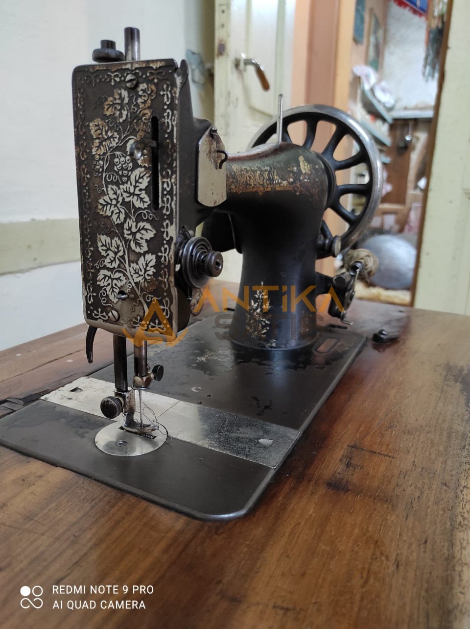 4 NESILDIR TEK AILEDE OLAN SINGER DIKIS MAKINESI