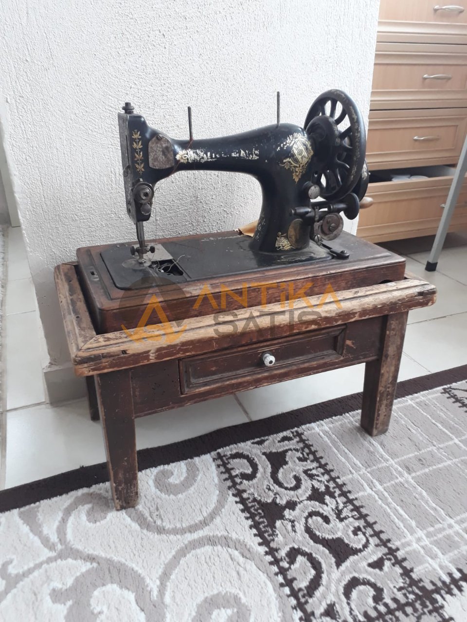 Antika dikis makinesi