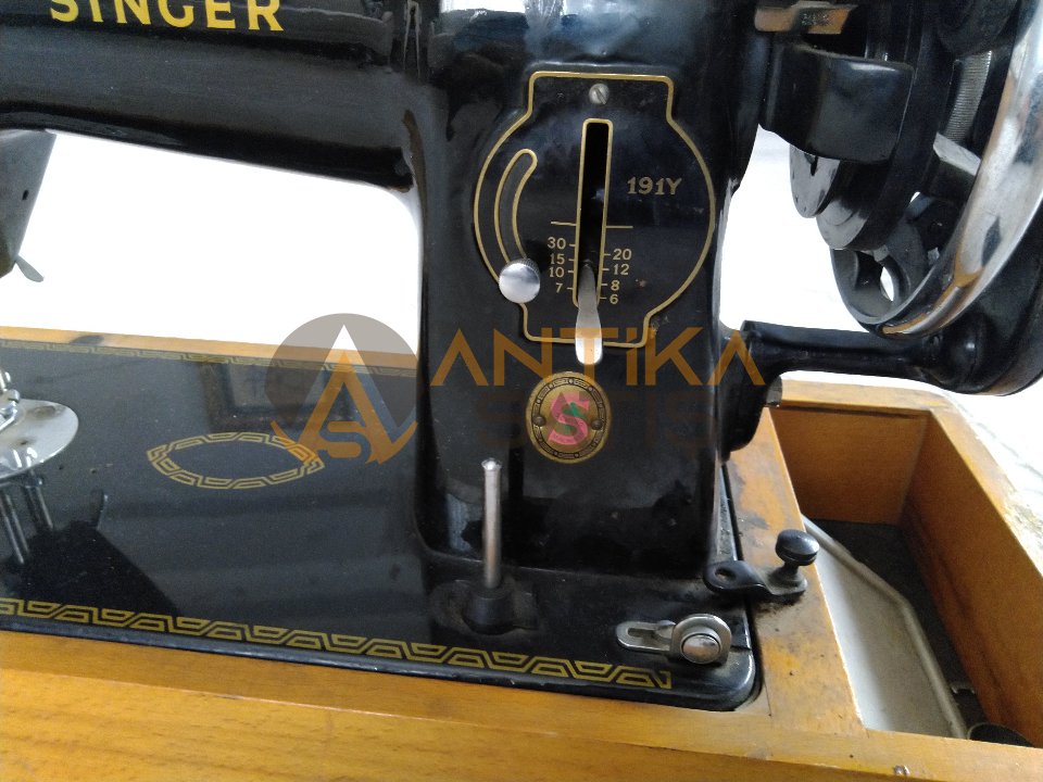 ELLE ÇEVRİLEN SİNGER DİKİŞ MAKİNESİ