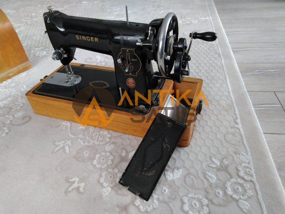 ELLE ÇEVRİLEN SİNGER DİKİŞ MAKİNESİ